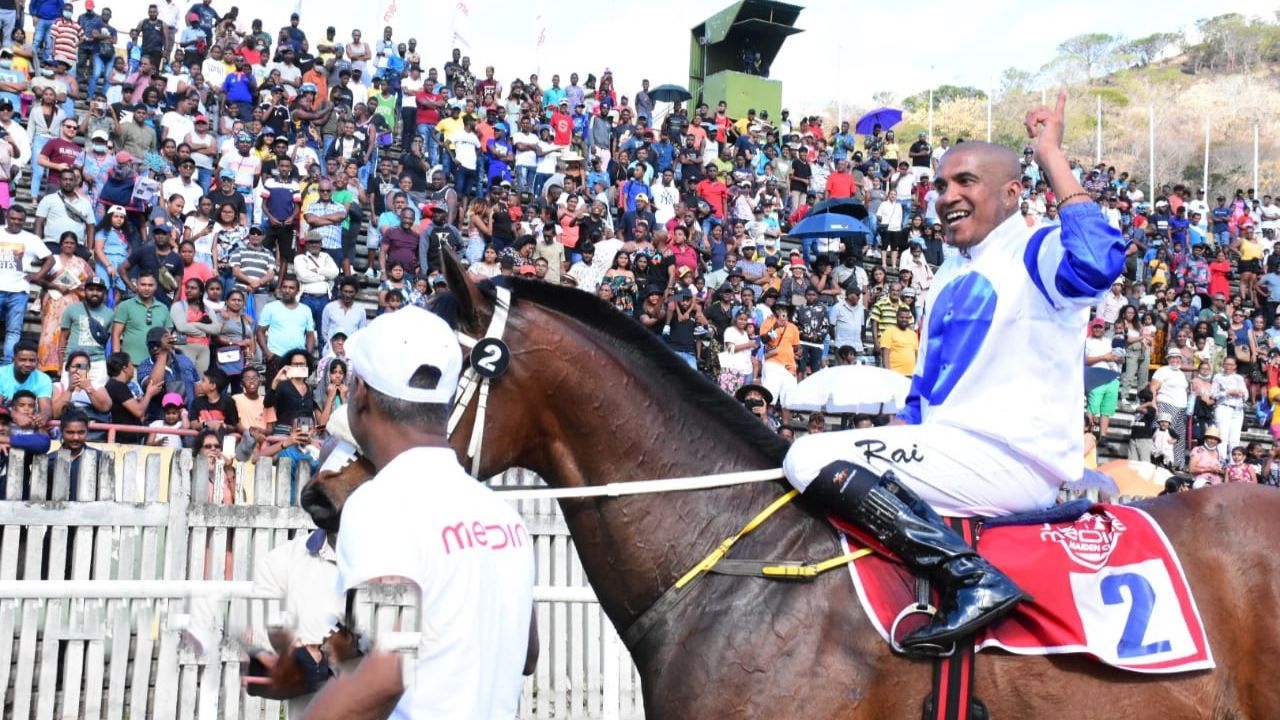 Maiden Cup : Rye Joorawon a remporte la Maiden Cup 2022 avec Twist of ...